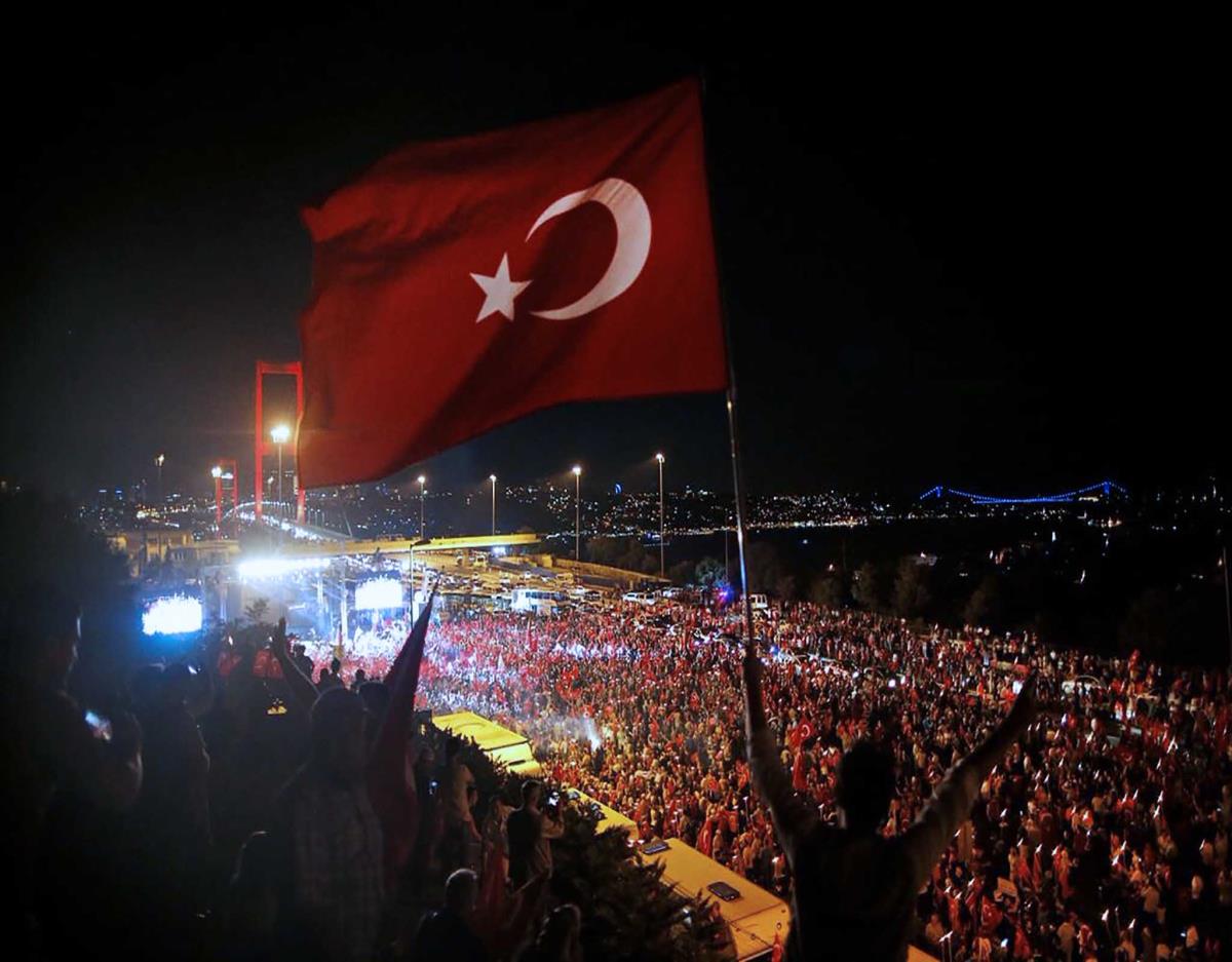 Dakika Dakika Darbe Girişimi - 15 Temmuz'da Havada Neler Yaşandı ...