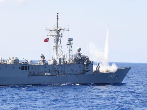 TCG GEDİZ'e Libya'da düşürdüğü SİHA'lar için özel işaret