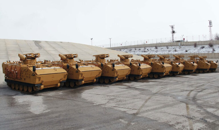 FNSS Savunma'dan üst üste Silah Taşıyıcı Araç teslimatı