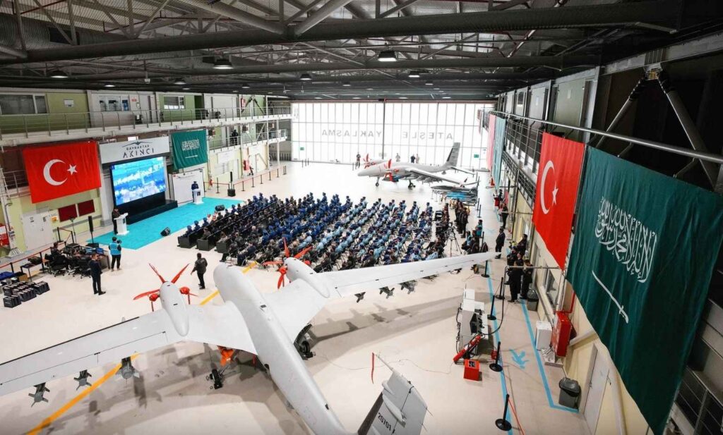 AKINCI TİHA teslimatı öncesi Suudi operatörler eğitimi tamamladı ...
